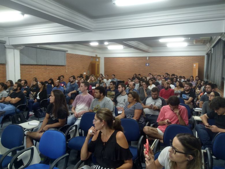 Professor Edison D ávila Ministra Aula Magna Do Curso De História Univali
